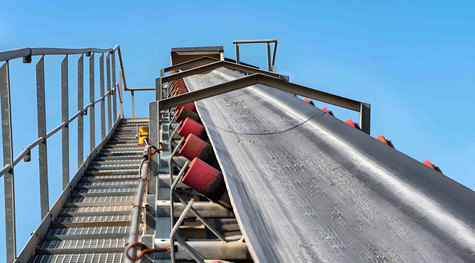 What is the Maximum Incline Angle for Belt Conveyors Transporting ...
